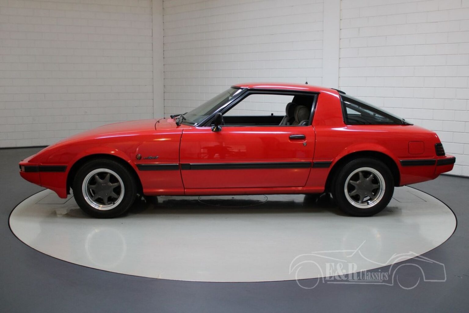 特選輸入車Vol.258 | 1984 Mazda RX-7(SA22C) nl（中古車）| 支払総額：￥4,563,944 | YMワークス ...